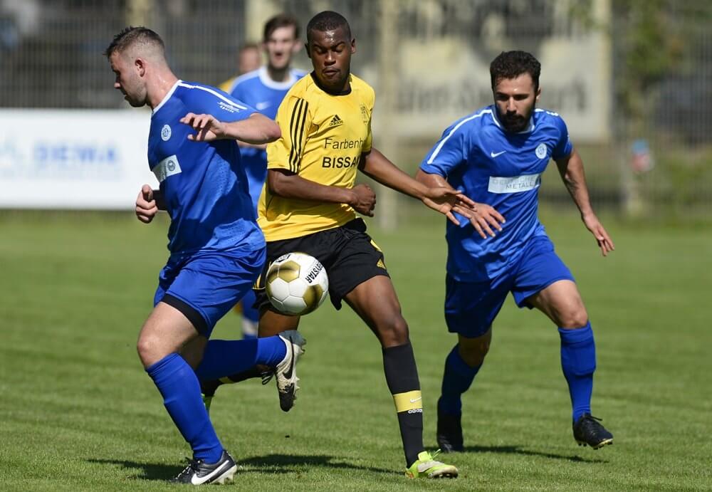 Aufstiegsfavorit VfB Gartenstadt beim "Kellerkind" VfL Kurpfalz ...