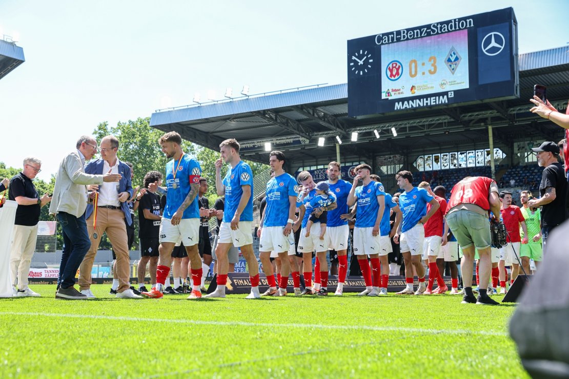 Der Favorit holt den Pokalpott: Waldhof schlägt den VfR Mannheim mit 3: ...